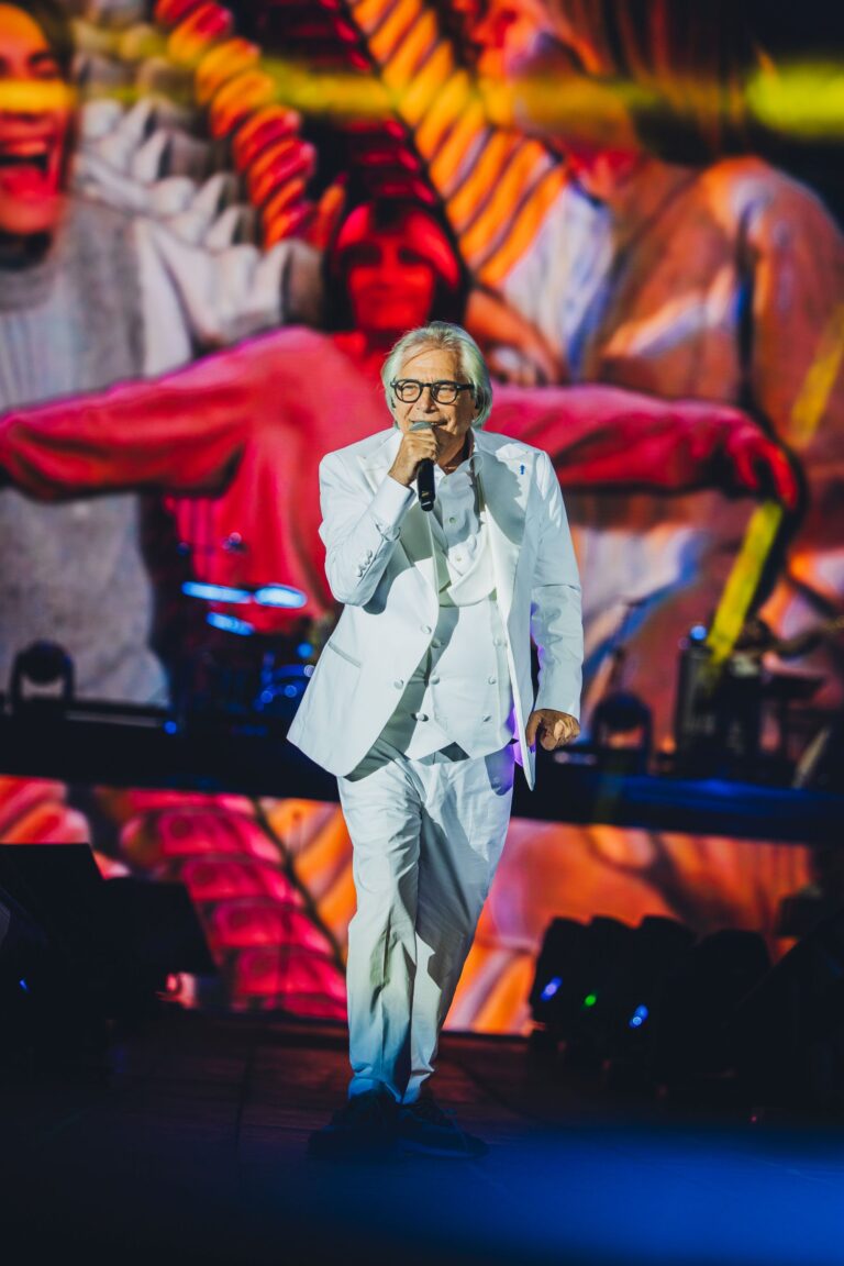 Nino D'Angelo in concerto al PalaSele di Eboli il 7 dicembre — Gazzetta ...