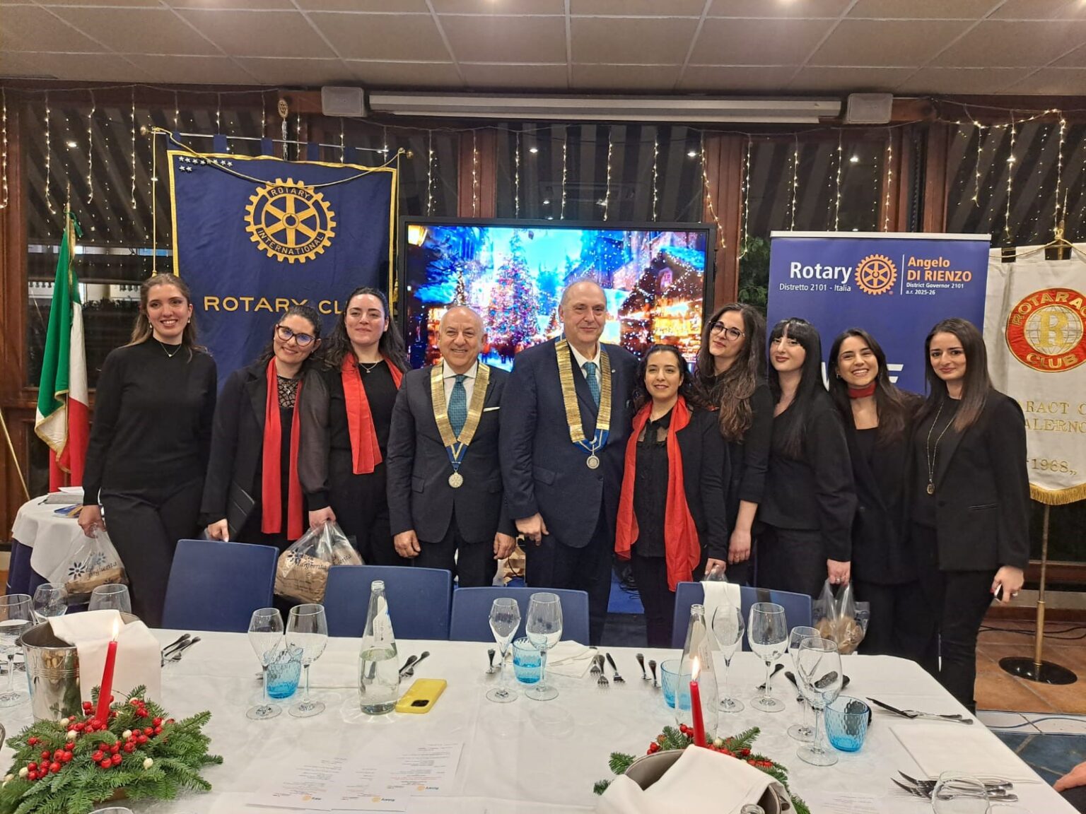 “Festa degli Auguri” al “Rotary Club Salerno” con il “Coro Calicanto” e ...